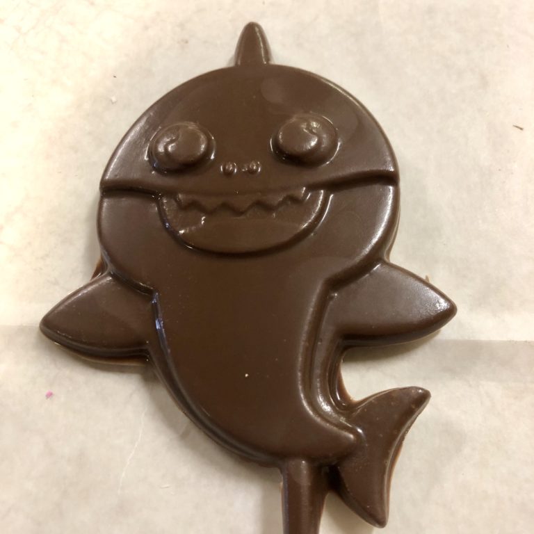 Baby Shark Pop (Milk Chocolate) – 1oz – Callies Candy Kitchen